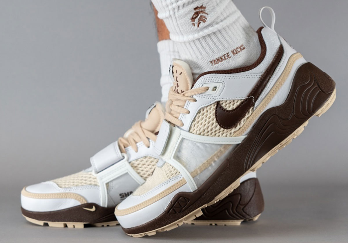 Travis Scott Nike Zoom Field Jaxx "Light Chocolate" HQ3073-100 ...