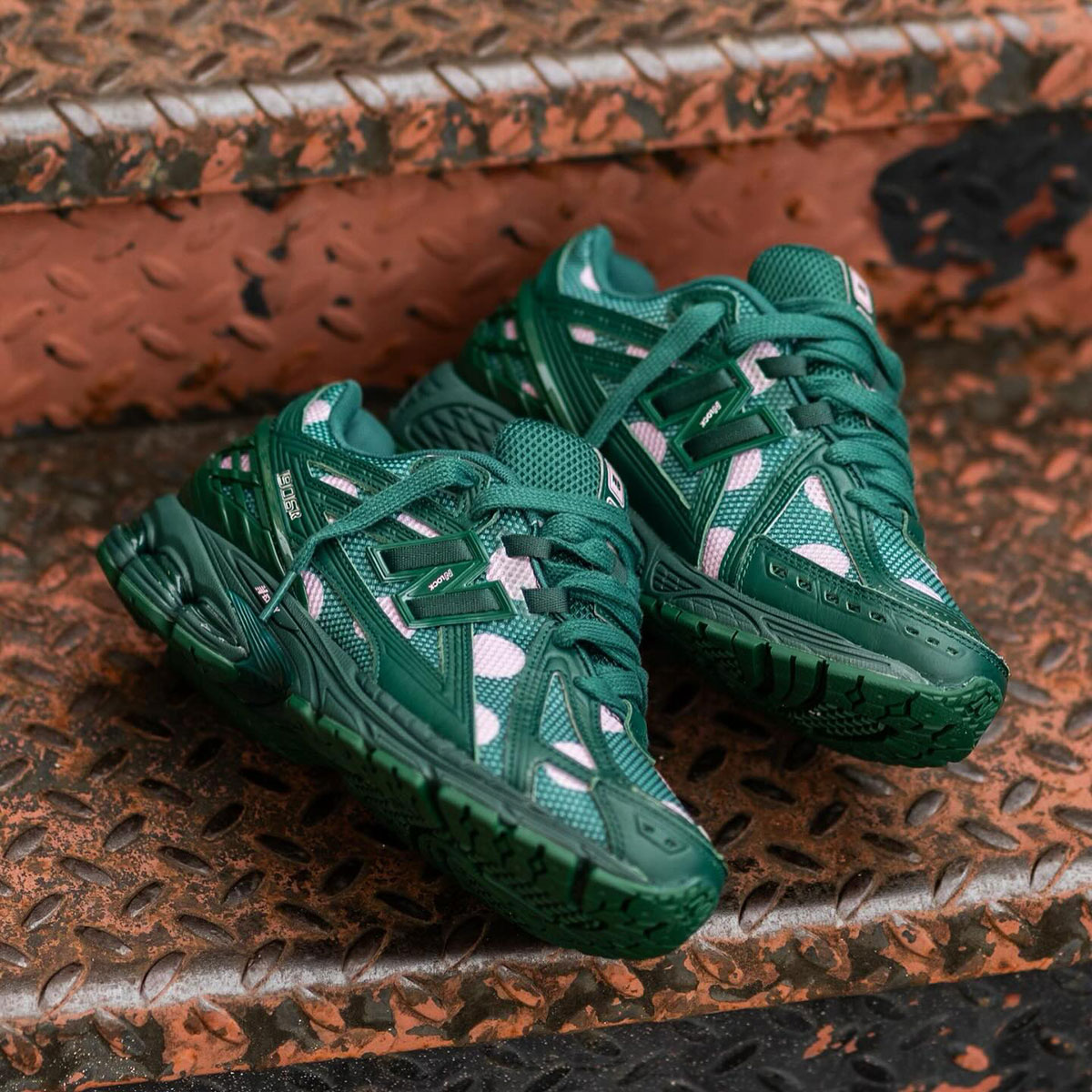 New Balance 1906R Polka Dot "Marsh Green/Pink" M1906RPF | SneakerNews.com