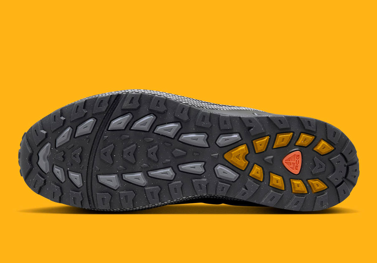Nike ACG Exploraid "Light Graphite/Canyon Gold"