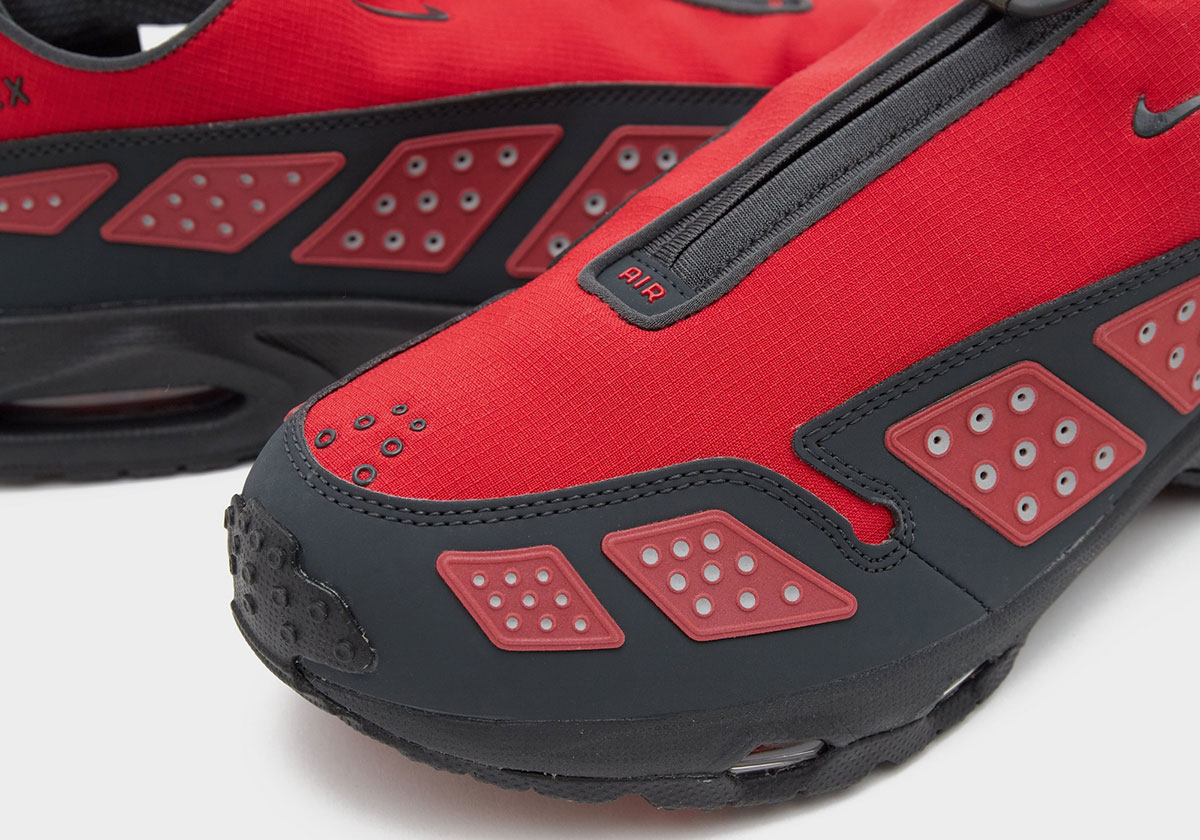 Nike Air Max Sunder Gore-Tex "Hyper Crimson" FZ4238-800 | SneakerNews.com