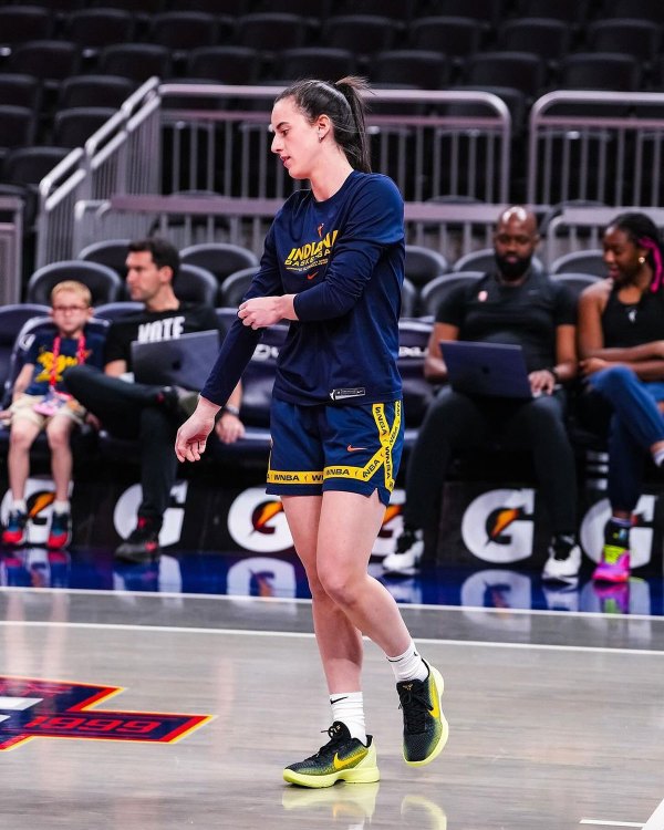 Caitlin Clark Debuts New Nike Kobe 6 Protro PE Against Las Vegas Aces ...