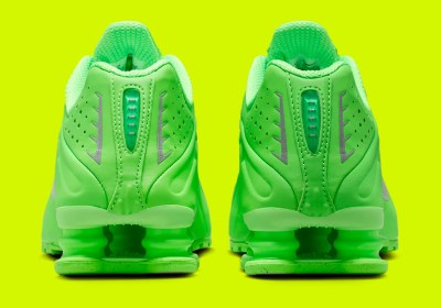 Nike Shox R4 "Green Strike" HV0839-398 | SneakerNews.com