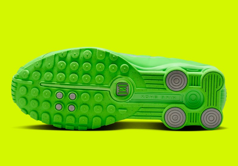 Nike Shox R4 "Green Strike" HV0839-398 | SneakerNews.com