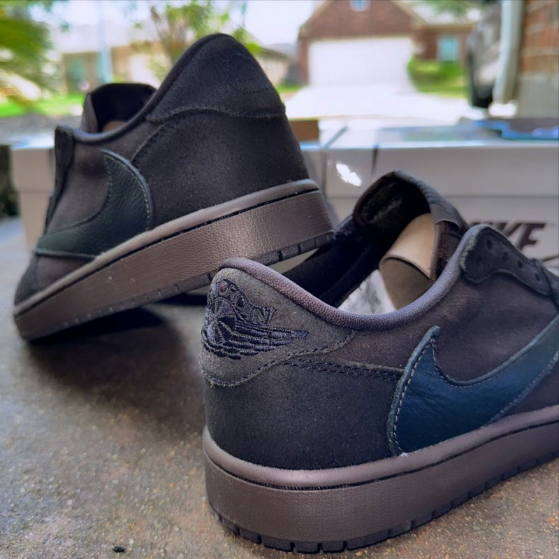 Travis Scott x Air Jordan 1 Low OG SP "Velvet Brown" SneakerNews.com