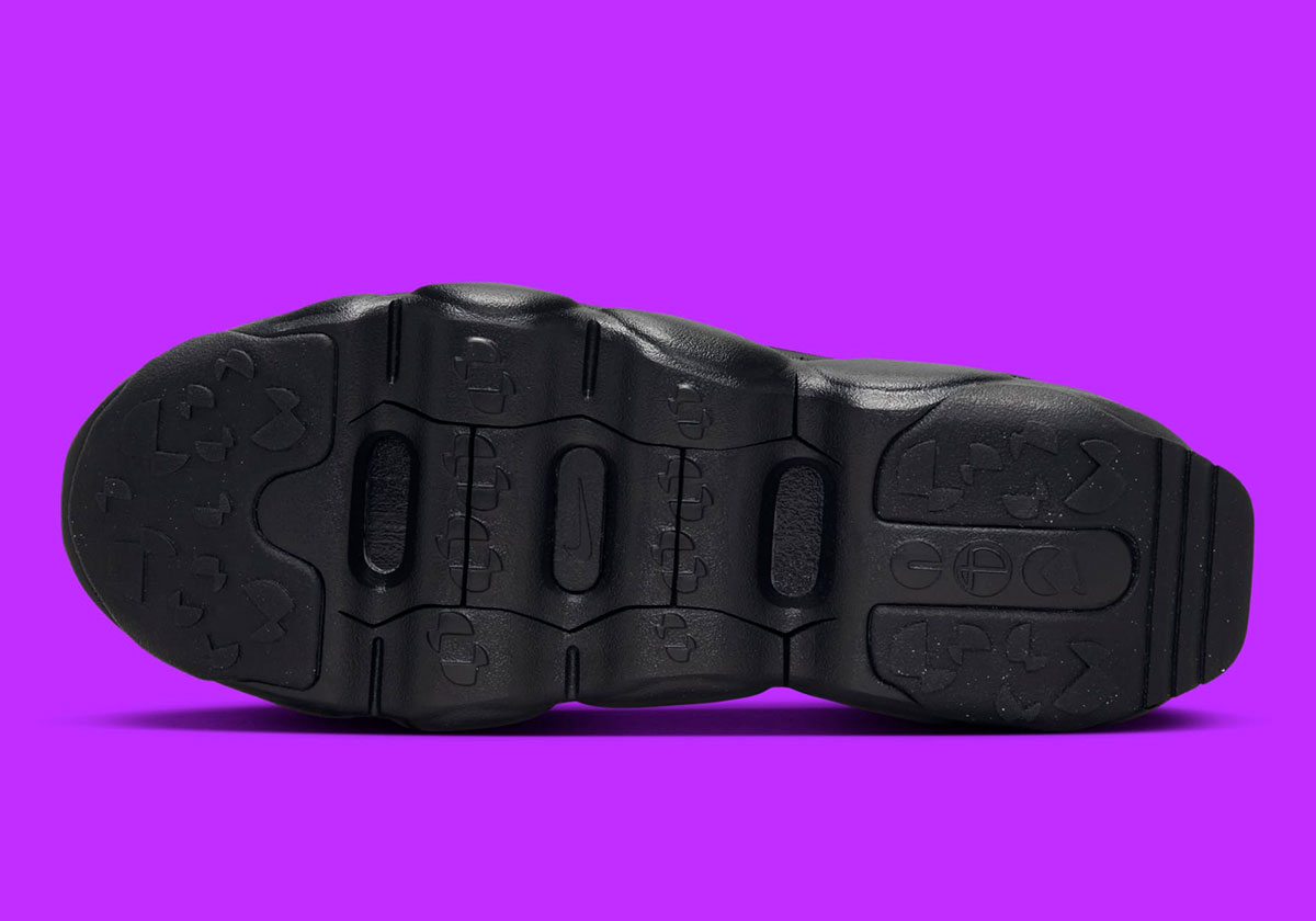 Nike Flyknit Bloom Metallic Silver FD2149-004 | SneakerNews.com