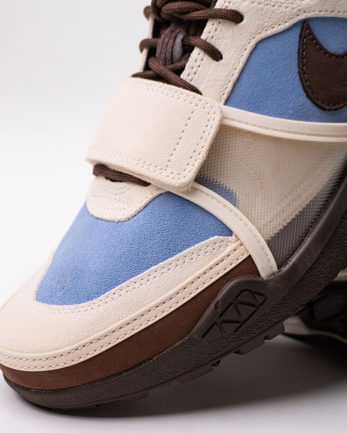 Travis Scott Field Jaxx Leche Blue HQ3072-400 | SneakerNews.com