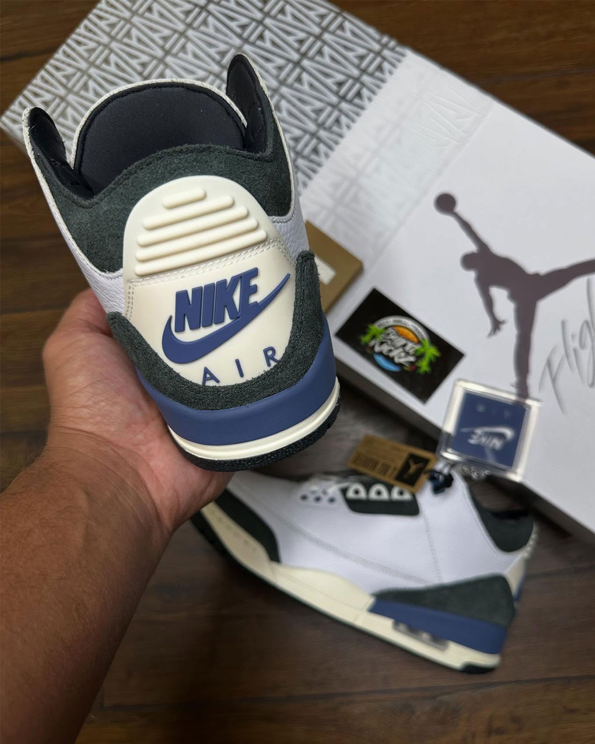 Maniére Jordan 3 Diffused Blue HV8571-100 | SneakerNews.com