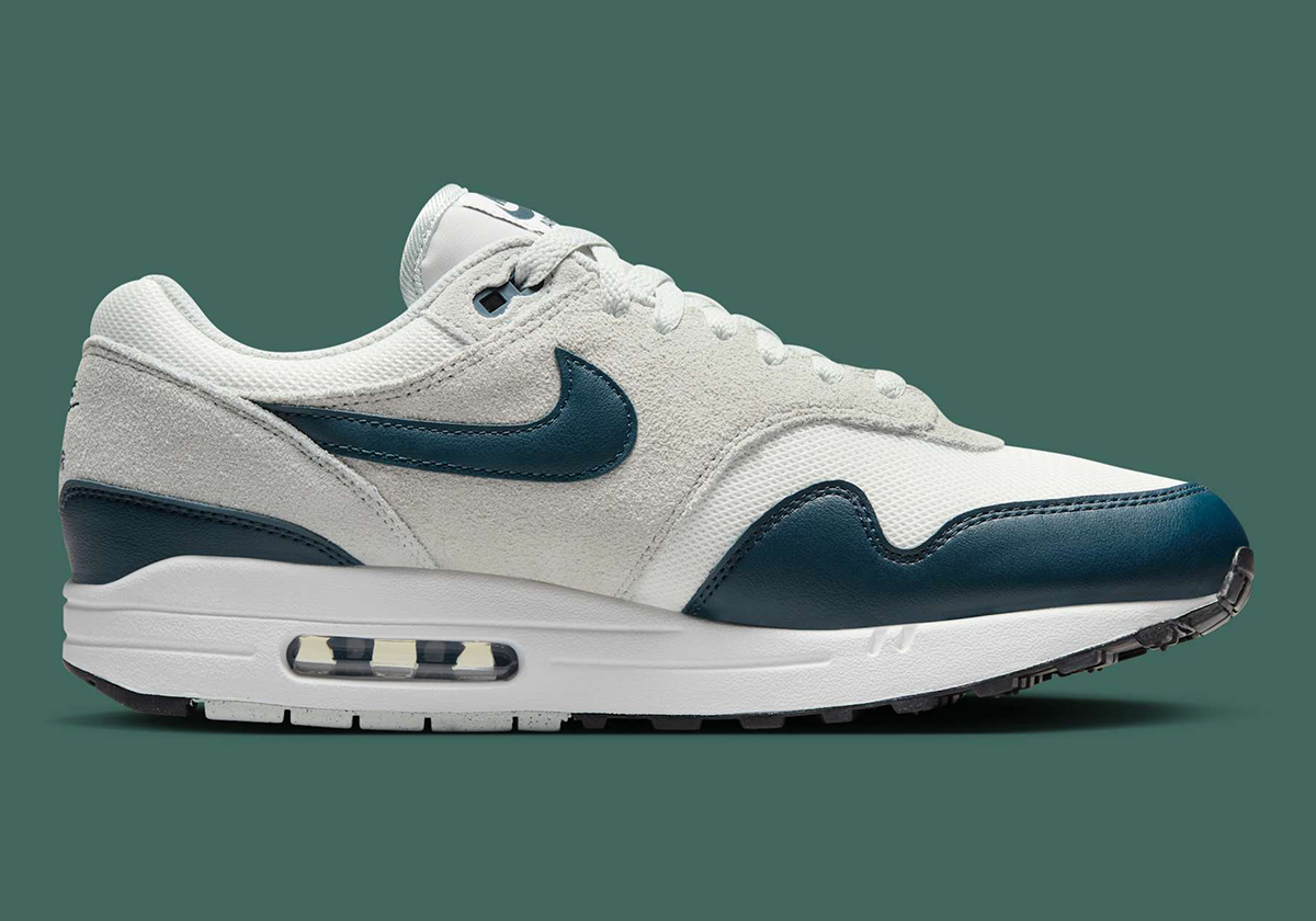 Nike Air Max 1 Armory Navy FZ5808-103 | SneakerNews.com