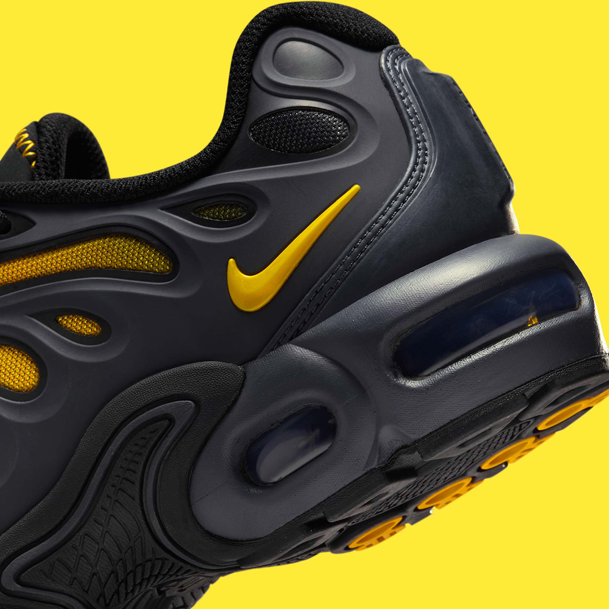 Nike Air Max Plus Drift Batman FV5921-003 | SneakerNews.com