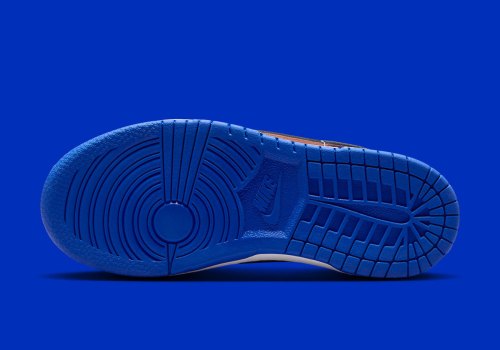 Knicks Nike Dunk Low Reverse Branding | SneakerNews.com