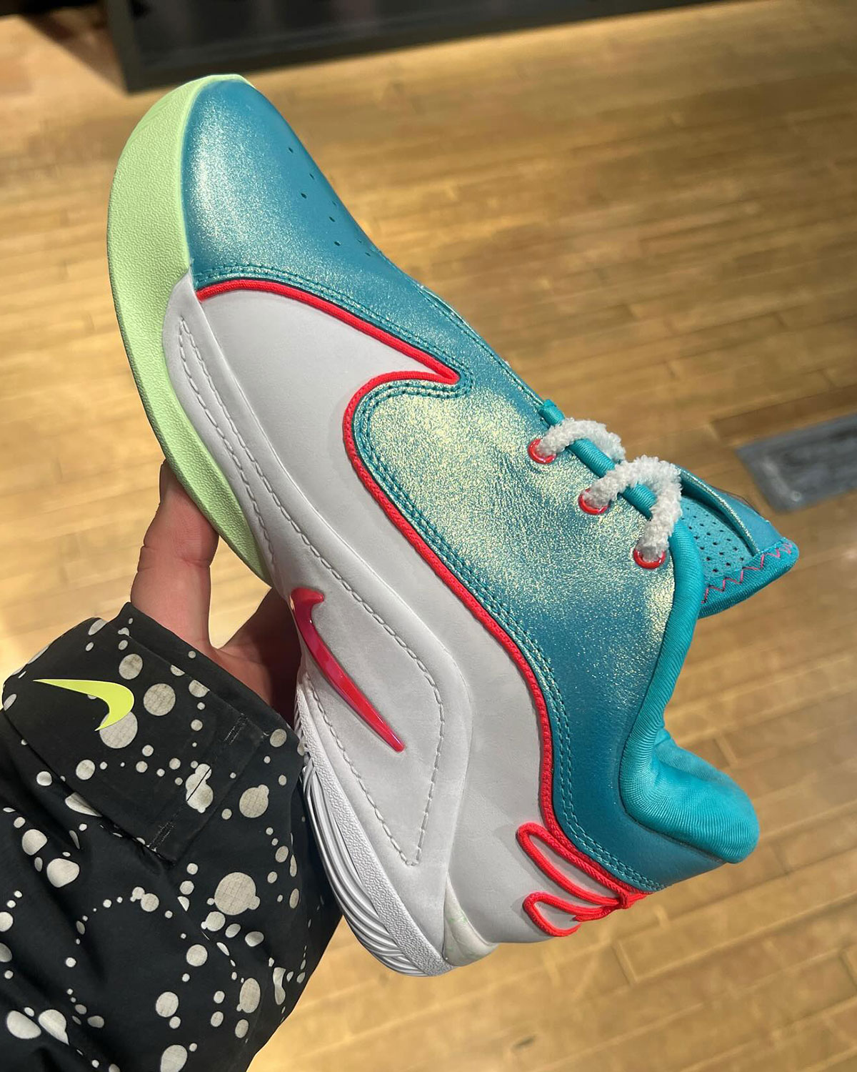 Nike LeBron 22 "Christmas" HV5147-600 | SneakerNews.com