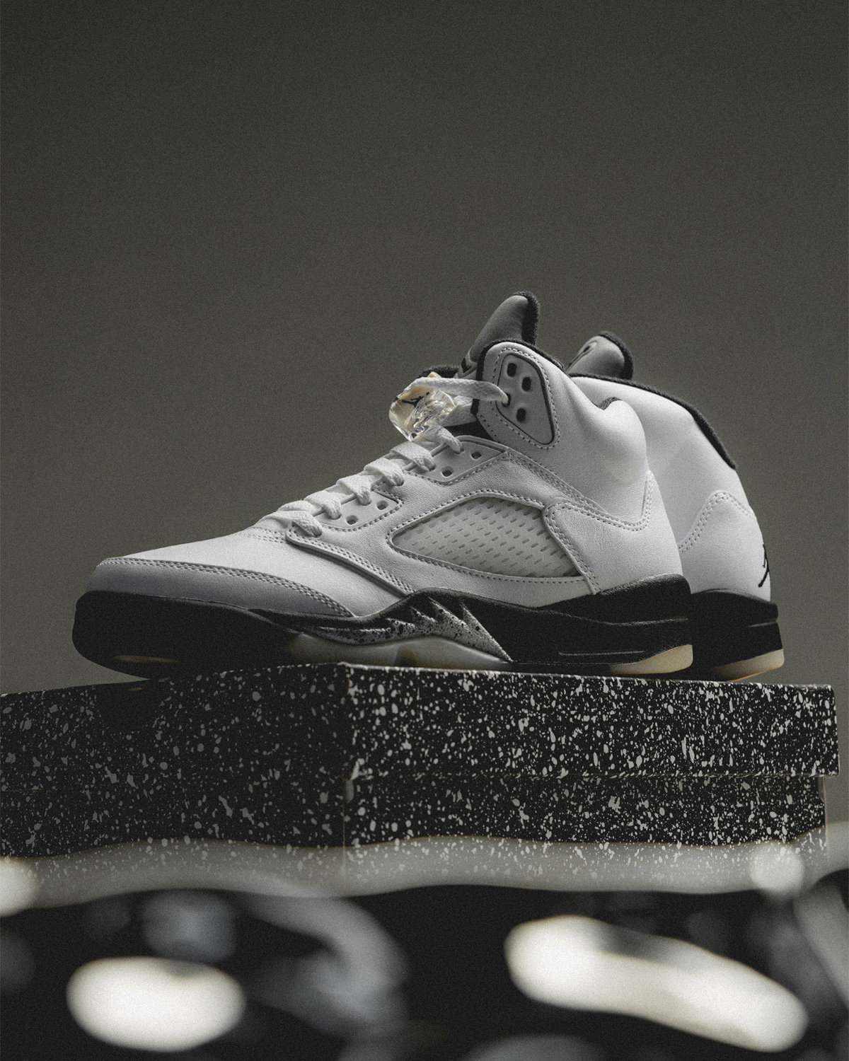 Air Jordan 5 "Reverse Metallic" Store List | SneakerNews.com