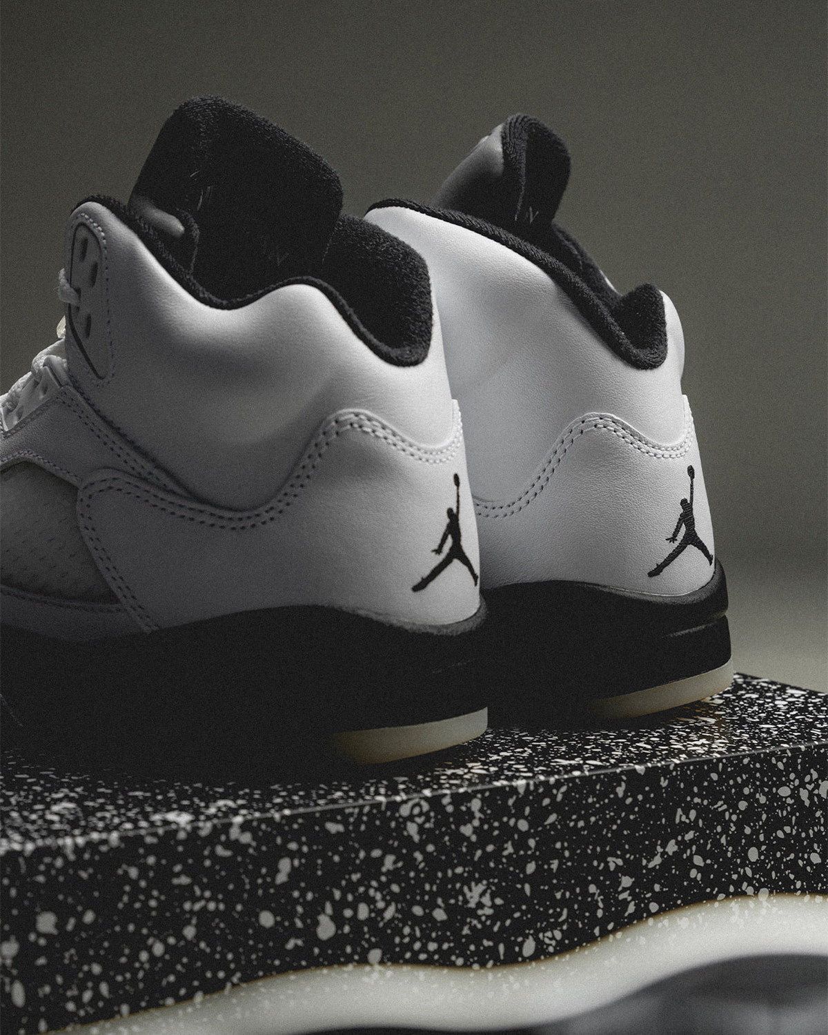 Air Jordan 5 "Reverse Metallic" Store List | SneakerNews.com