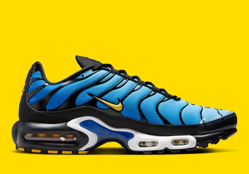 Nike Air Max Plus "Hyper Blue" DX0755-001 | SneakerNews.com