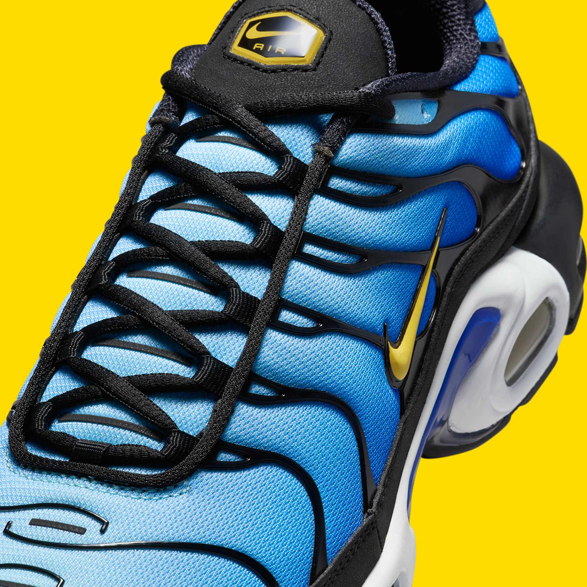 Nike Air Max Plus "Hyper Blue" DX0755-001 | SneakerNews.com