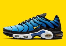 Nike Air Max Plus "Hyper Blue" DX0755-001 | SneakerNews.com