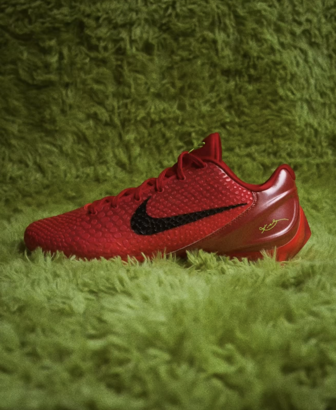 Nike Kobe 6 Grinch Mismatched Cleats | SneakerNews.com