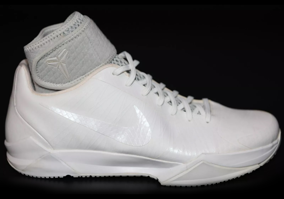Nike Kobe V Supreme "White" Unreleased Sample | SneakerNews.com