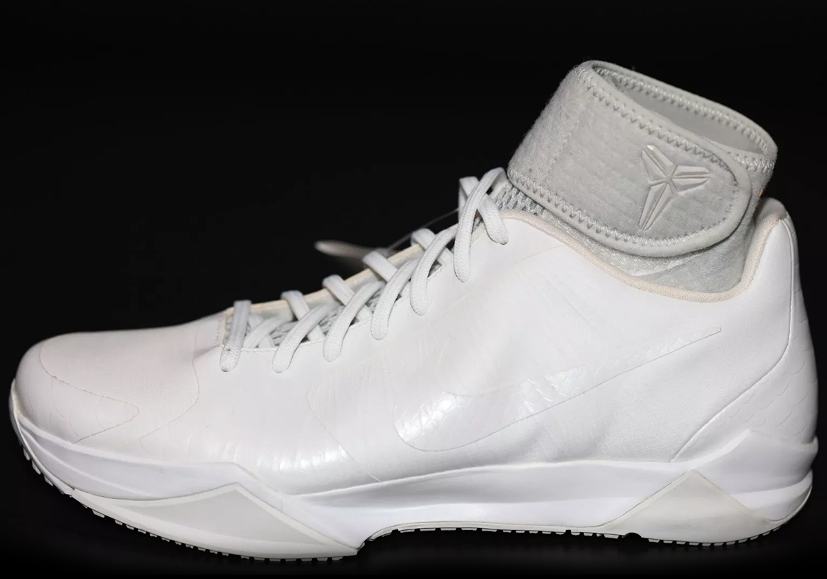 Nike Kobe V Supreme "White" Unreleased Sample | SneakerNews.com
