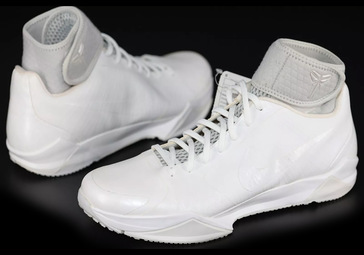 Nike Kobe V Supreme "White" Unreleased Sample | SneakerNews.com