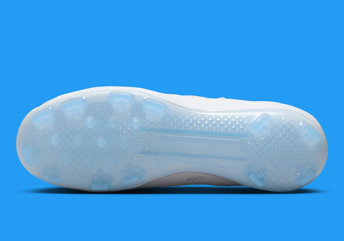 Air Jordan 11 "Legend Blue" Cleats | SneakerNews.com