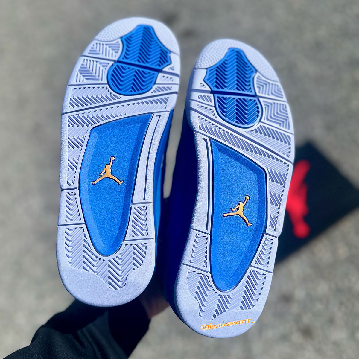 Air Jordan 4 "Florida Gators" PE 2025 | SneakerNews.com