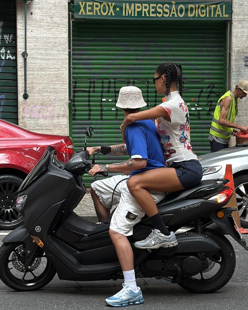 New Balance 2000 ABZORB First Look | SneakerNews.com