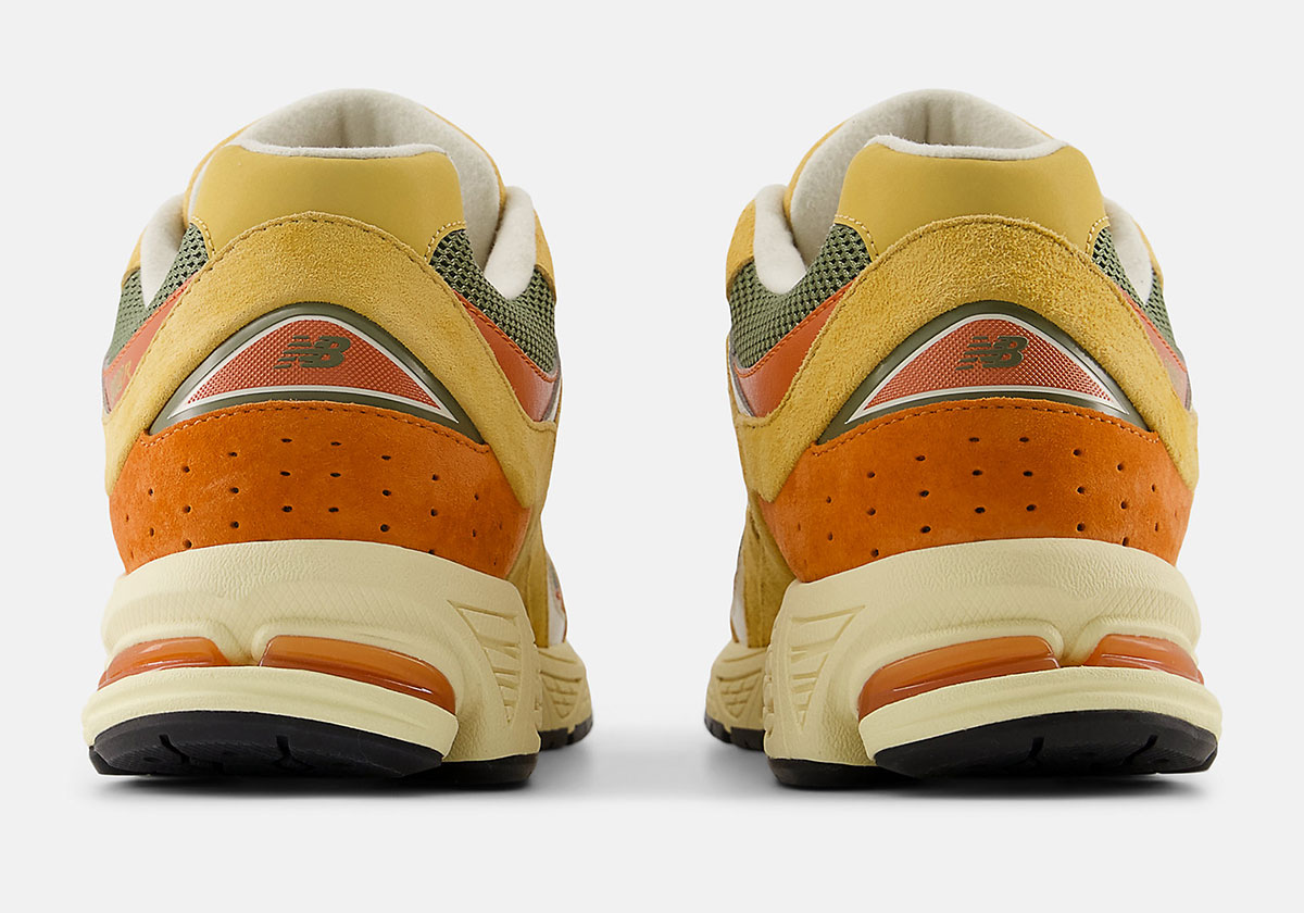 New Balance 2002R "Dried Apricot/Infield Clay/Dark Olivine" U2002RPB ...