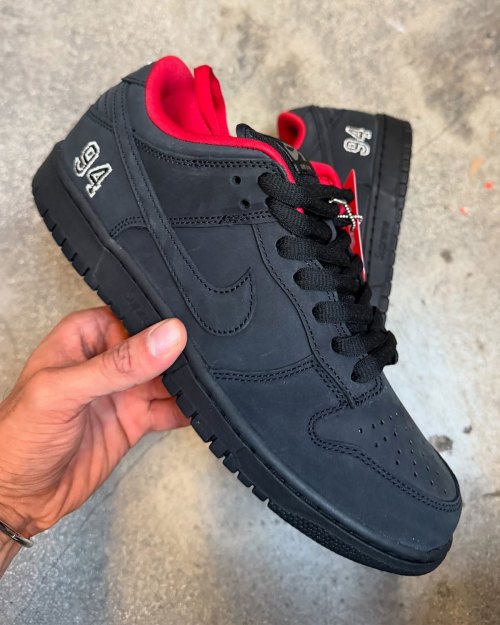 Nike SB Supreme Dunk 2025 HQ8487-001 | SneakerNews.com