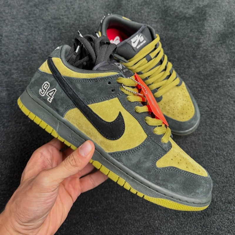 Supreme Nike SB Dunk Low 2025 Release Date | SneakerNews.com