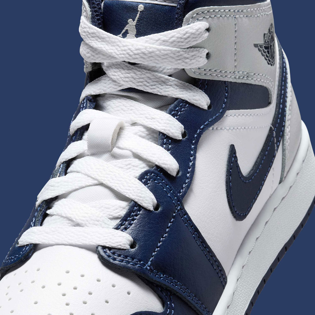 Air Jordan 1 Mid GS "White/Light Smoke Grey/Obsidian" DQ8423-146 ...