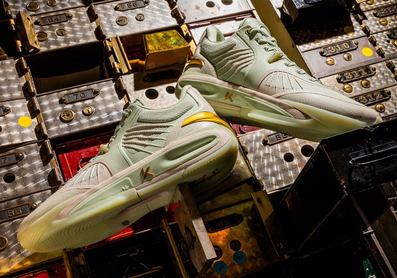 Klay Thompson ANTA KTX "Moneyball" + "$3 Coin" | SneakerNews.com