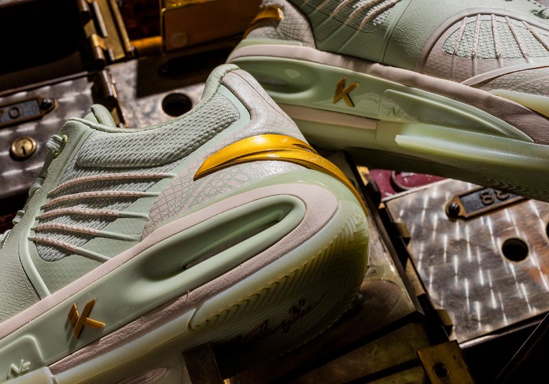 Klay Thompson ANTA KTX "Moneyball" + "$3 Coin" | SneakerNews.com