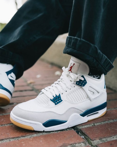 Nike SB Air Jordan 4 "Navy" DR5415-100 | SneakerNews.com