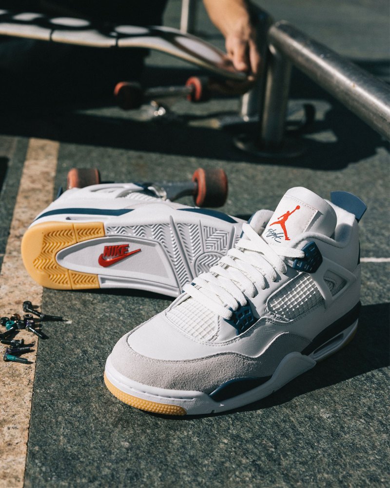 Nike SB Air Jordan 4 "Navy" DR5415-100 | SneakerNews.com