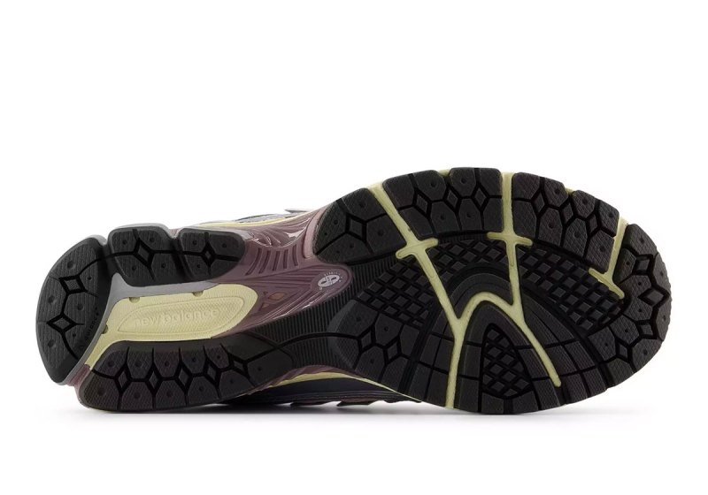 New Balance 1906R Silver/Pink U1906RNF | SneakerNews.com