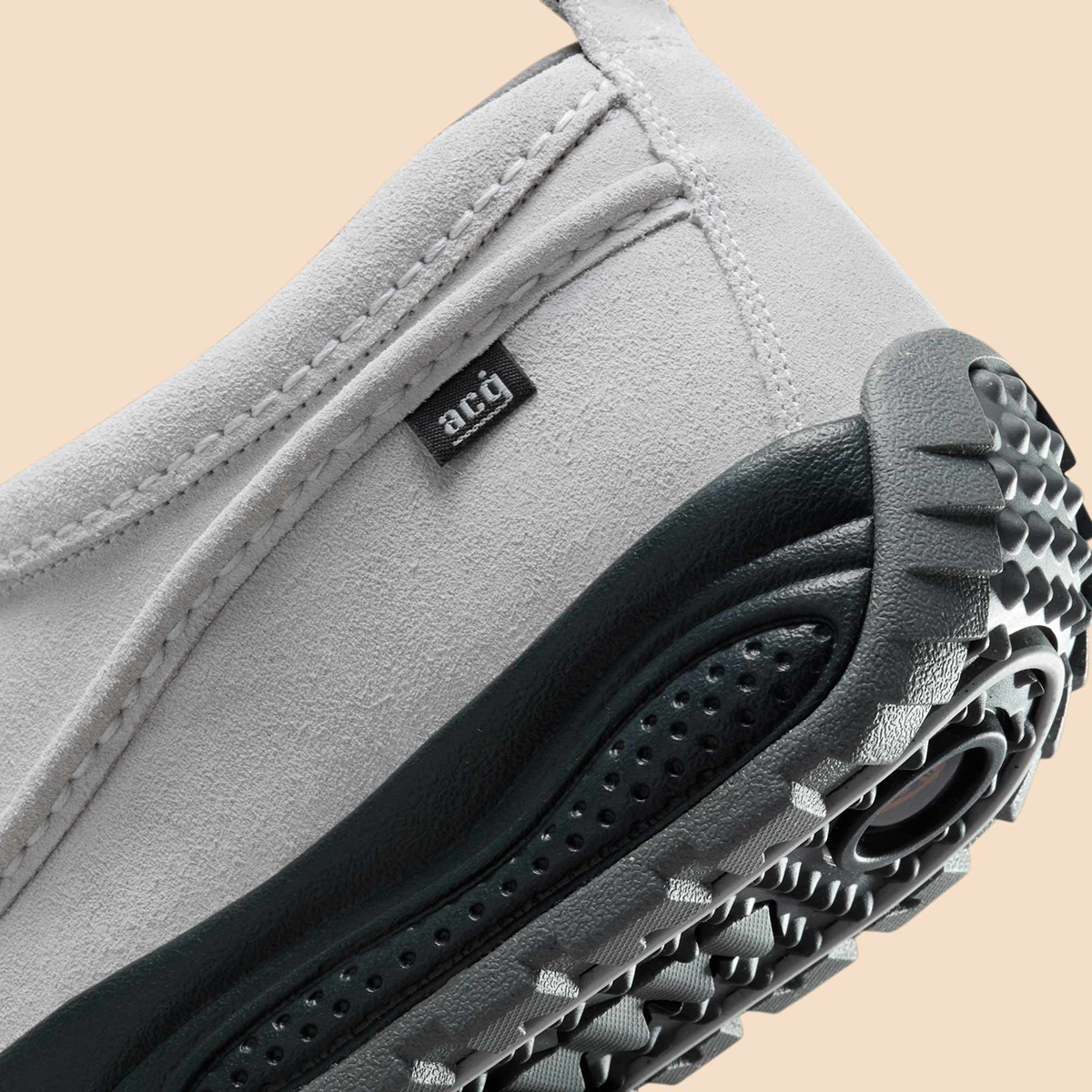 Nike ACG Izy Photon Dust FV4317-003 | SneakerNews.com