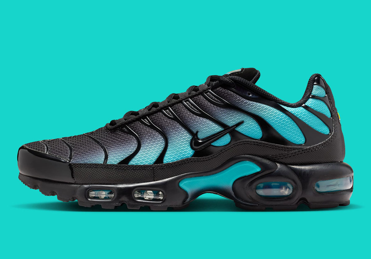 Nike Air Max Plus "Black/Aurora Green" DM0032-016 | SneakerNews.com