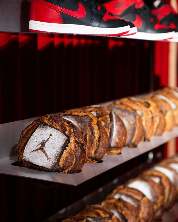 Solebox Air Jordan 1 '85 Bred Activation | SneakerNews.com