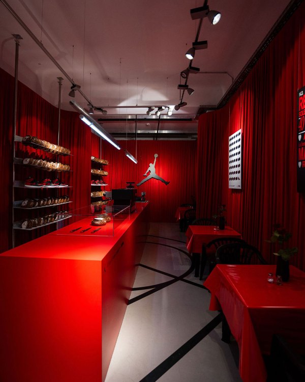 Solebox Air Jordan 1 '85 Bred Activation | SneakerNews.com