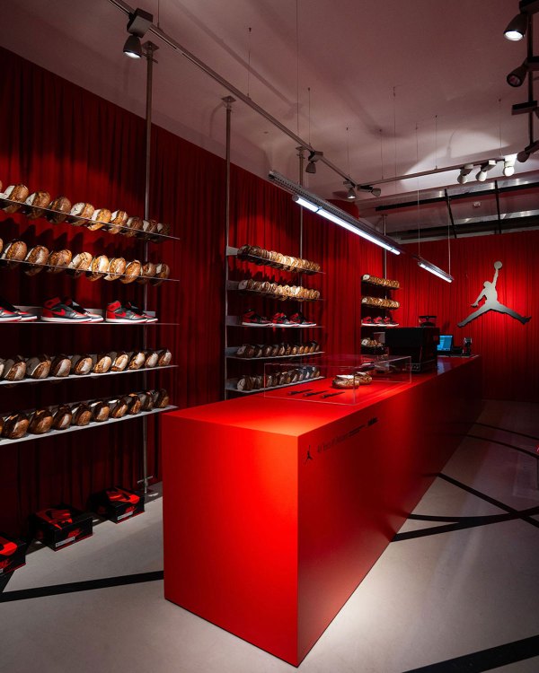 Solebox Air Jordan 1 '85 Bred Activation | SneakerNews.com