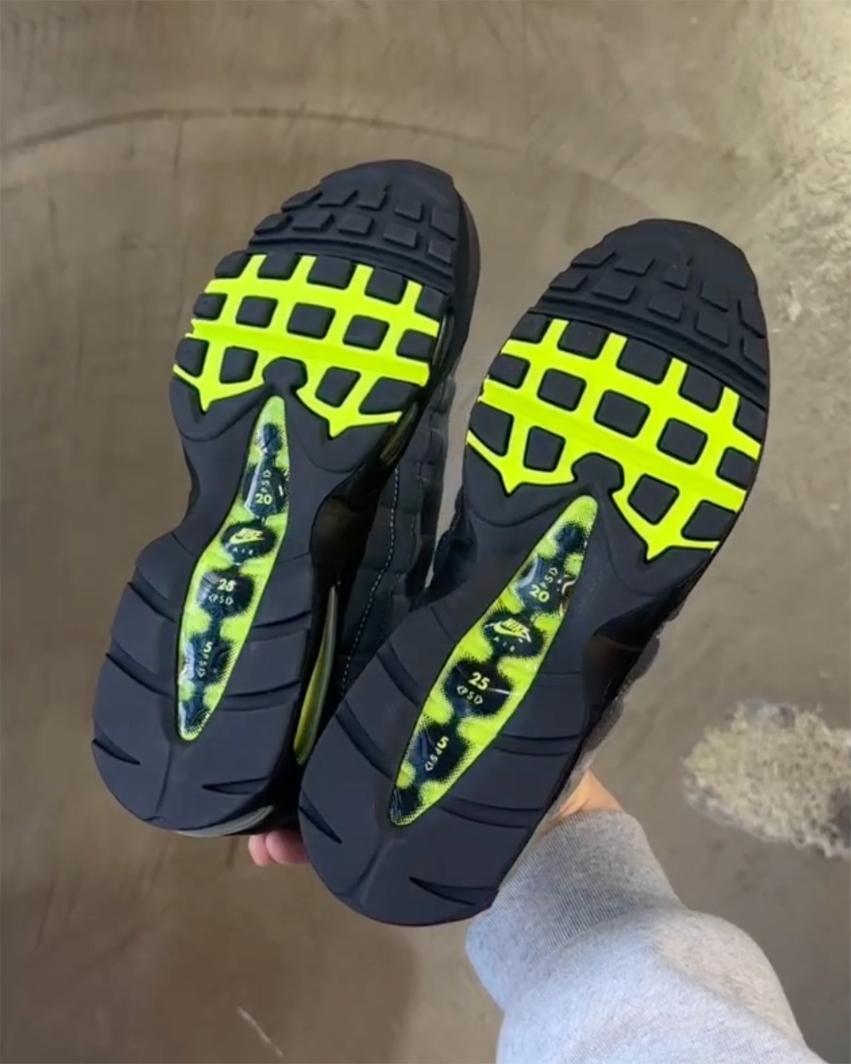 Nike Air Max 95 "Neon" 2025 HM4740-001 | SneakerNews.com