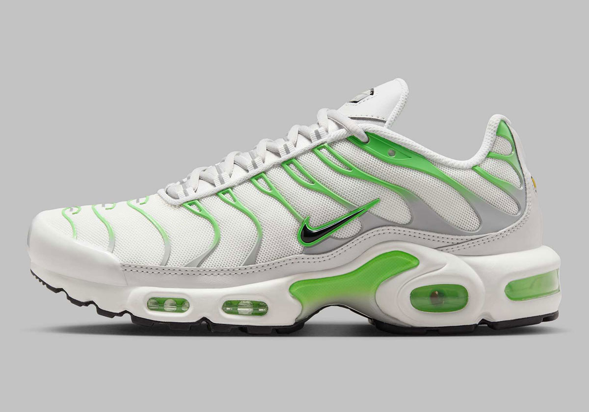 Nike Air Max Plus "Photon Dust/Green Strike" DZ3671-001 | SneakerNews.com