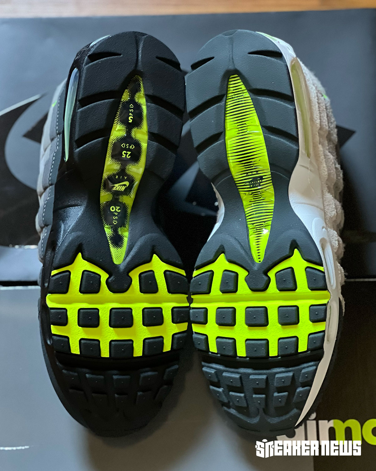 Nike Air Max 95 OG "Neon" Comparison | SneakerNews.com