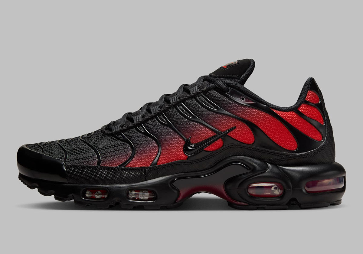 Nike Air Max Plus "Black Red" DM0032-021 | SneakerNews.com