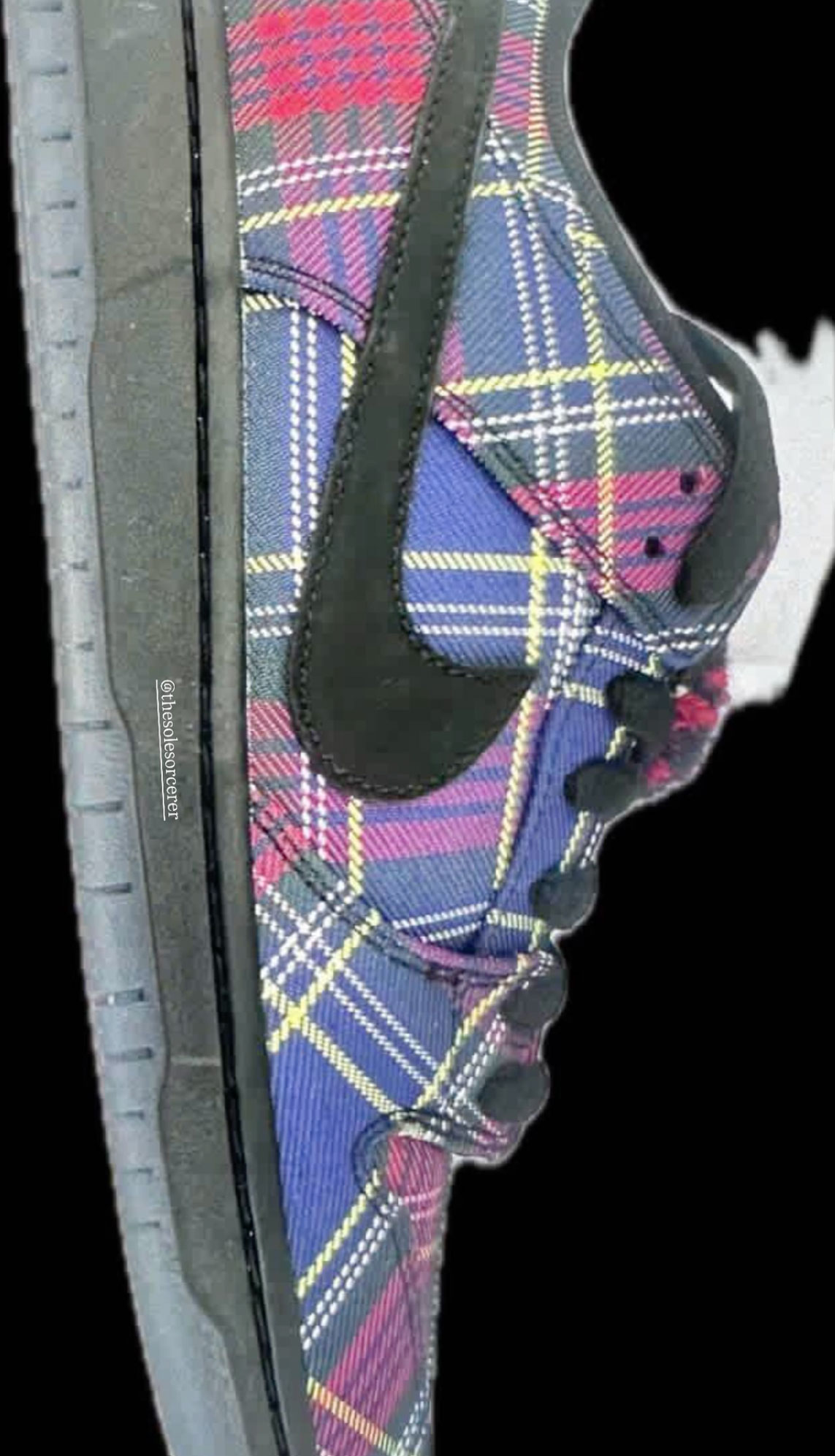 Nardwuar Nike SB Dunk Low | SneakerNews.com