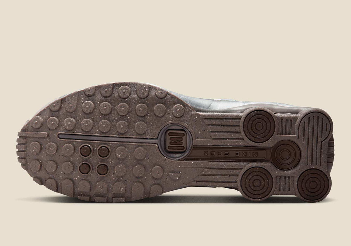 Nike Shox R4 Cave Stone HQ1988-200 | SneakerNews.com