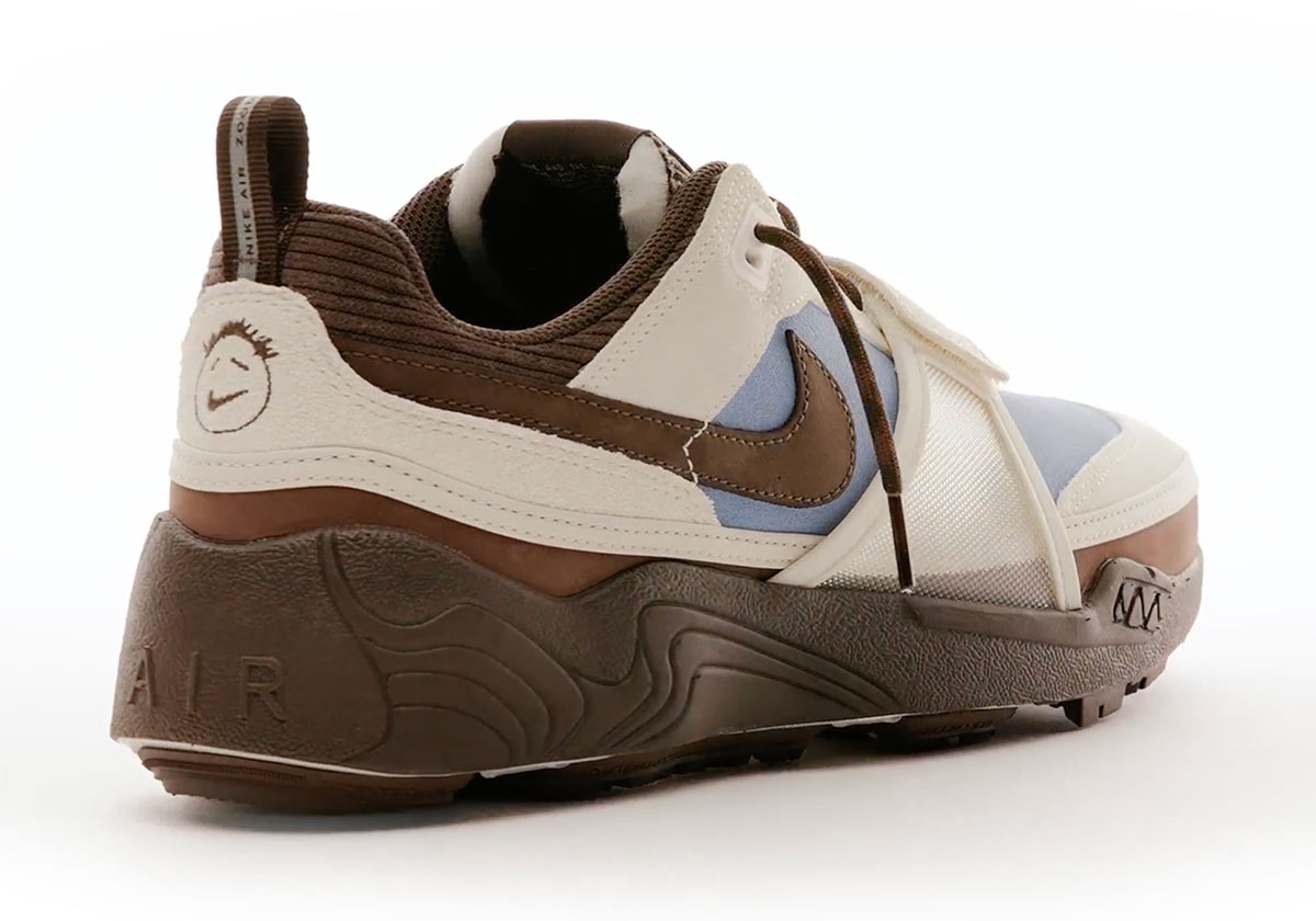 Travis Scott Nike Zoom Field Jaxx "Leche Blue" HQ3072-400 | SneakerNews.com