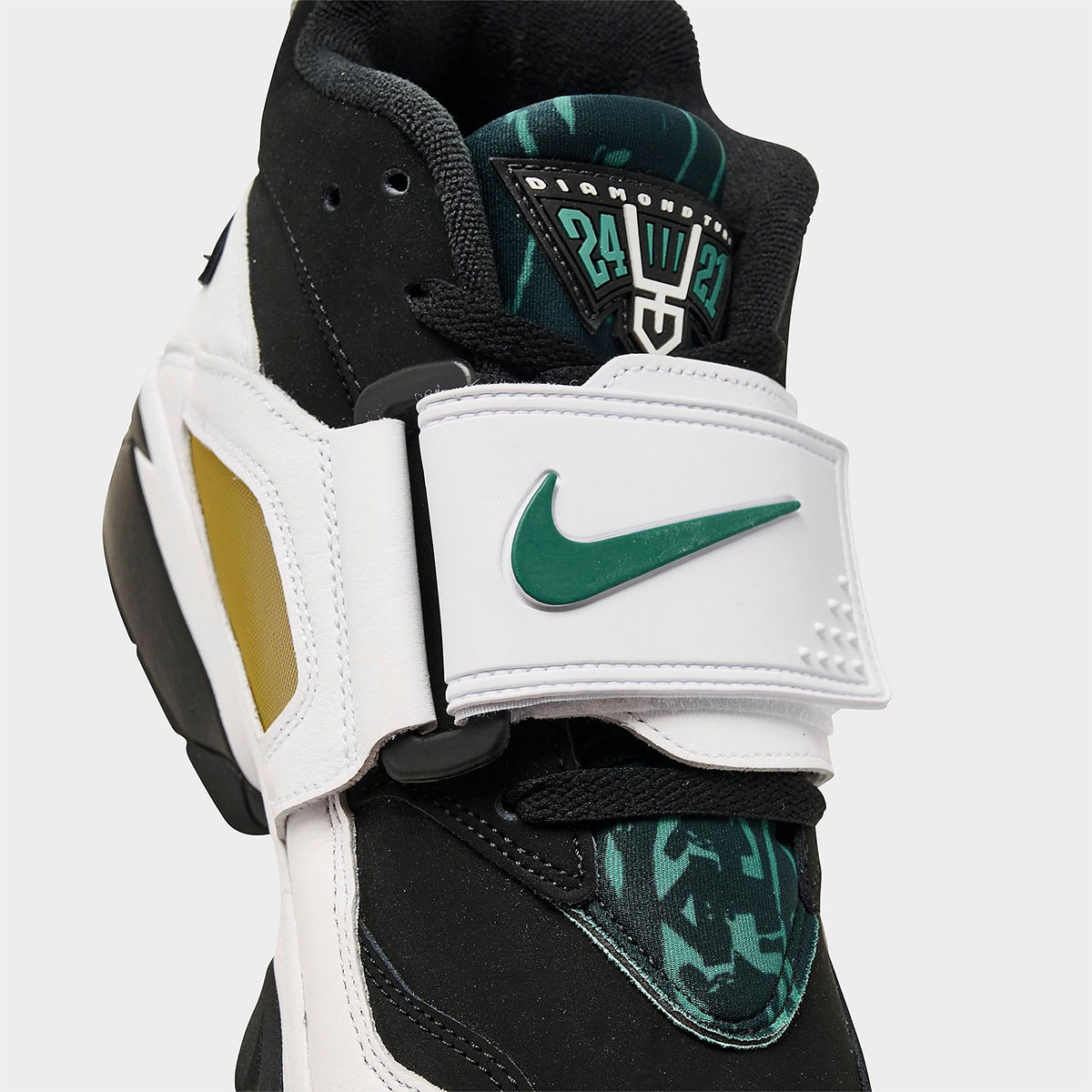 Nike Air Diamond Turf "Emerald" IB2240-001 | SneakerNews.com