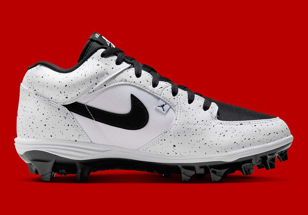 Jordan Stadium 90 Football Cleats HQ0210-100 | SneakerNews.com